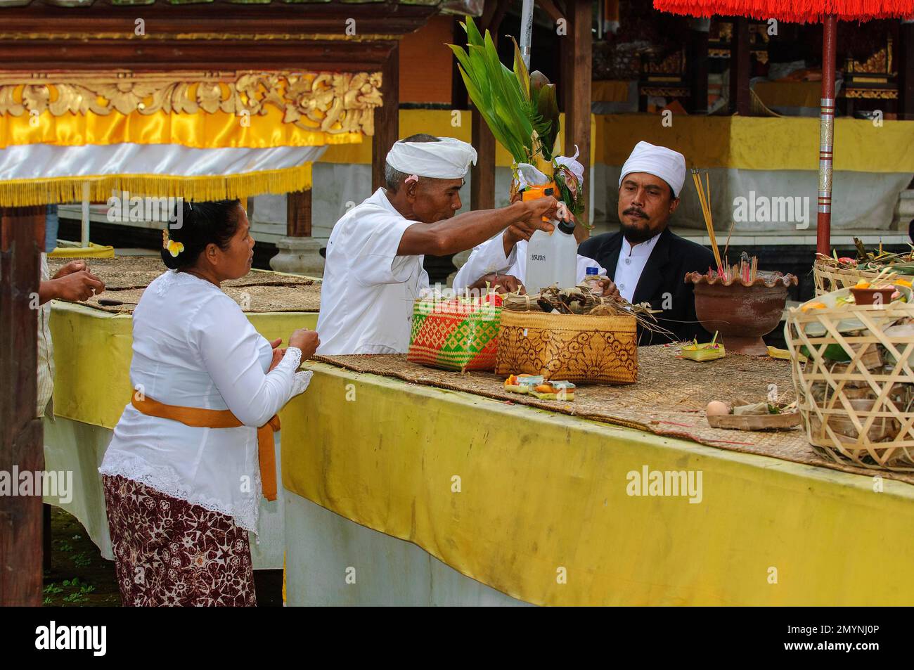 Pura kuning bali hi-res stock photography and images - Alamy