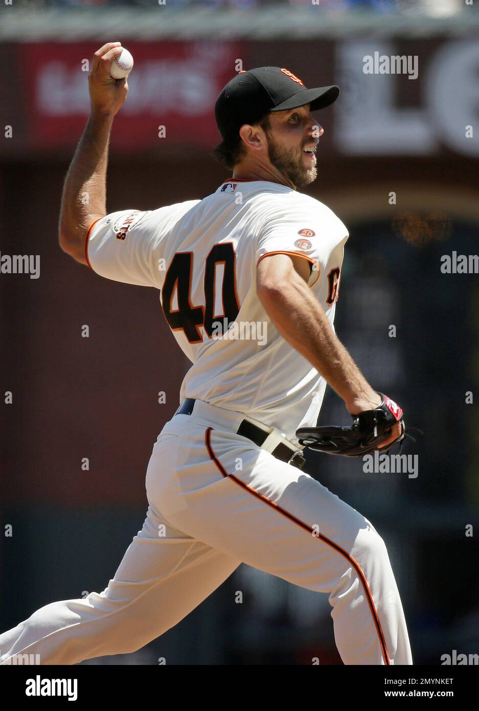 San Francisco Giants starting pitcher Madison Bumgarner throws against ...
