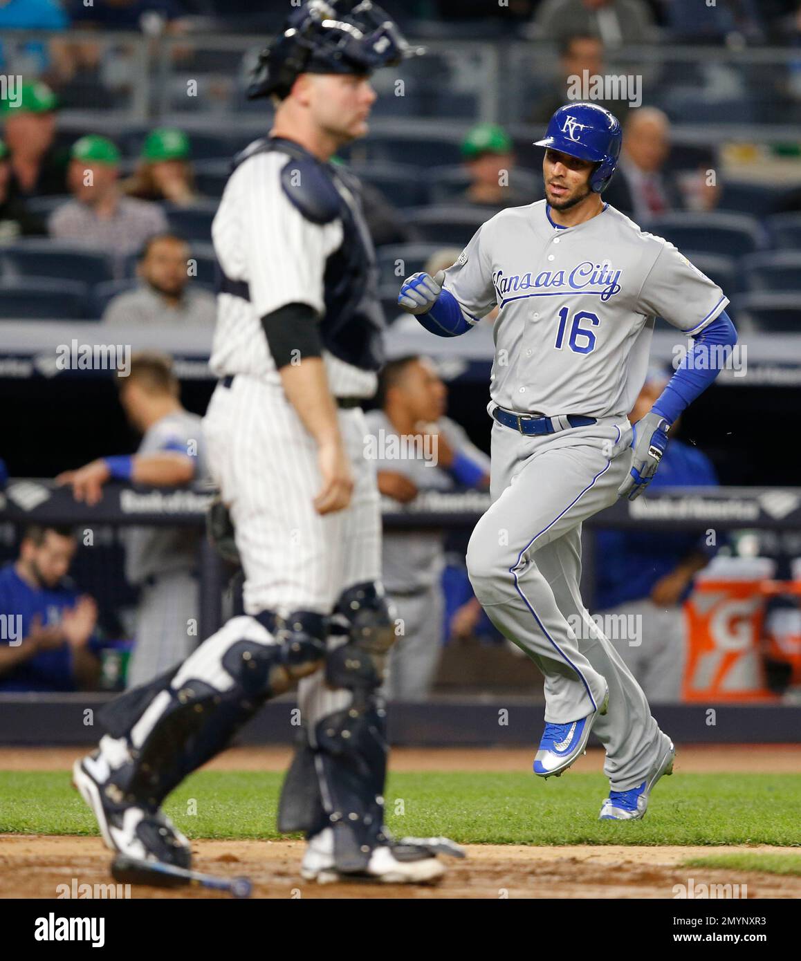Kansas City Royals pinch hitter Paulo Orlando (16) trots home past New York Yankees catcher ...