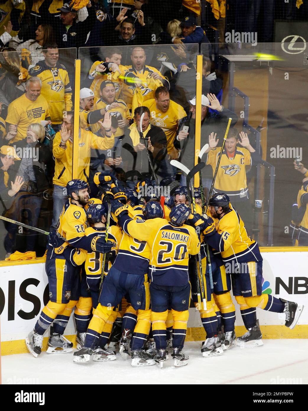 Nashville Predators players and fans celebrate after Mike Fisher scored ...