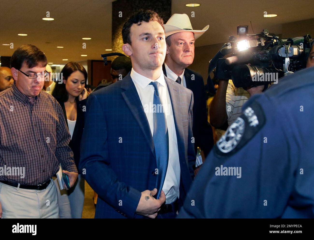 Former Cleveland Browns quarterback Johnny Manziel walks with his ...