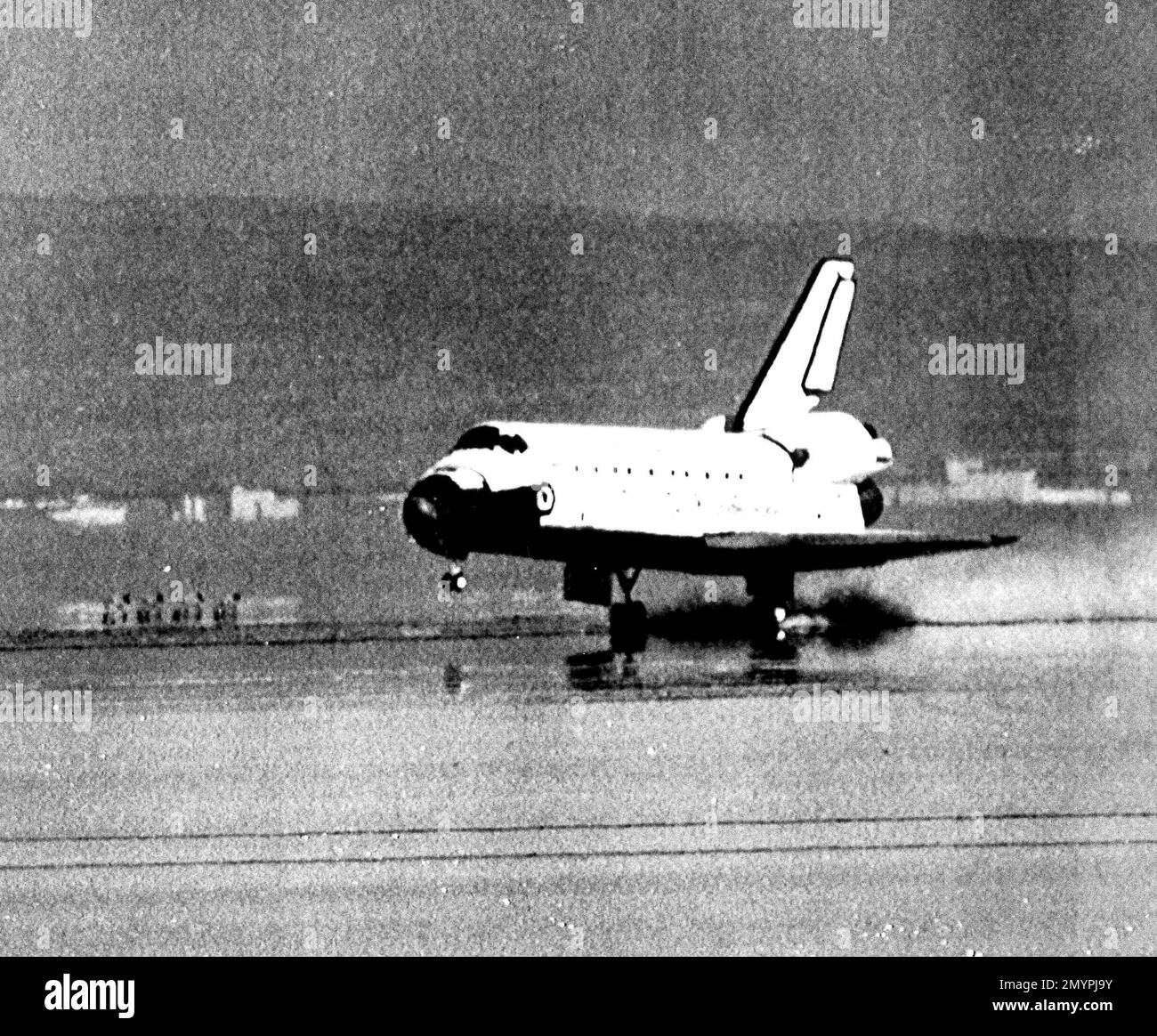 Space shuttle Discovery lands at Edwards Air Force Base, Oct. 3, 1988 ...