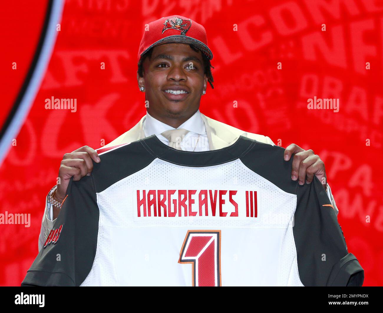Florida’s Vernon Hargreaves III poses for photos after being selected ...