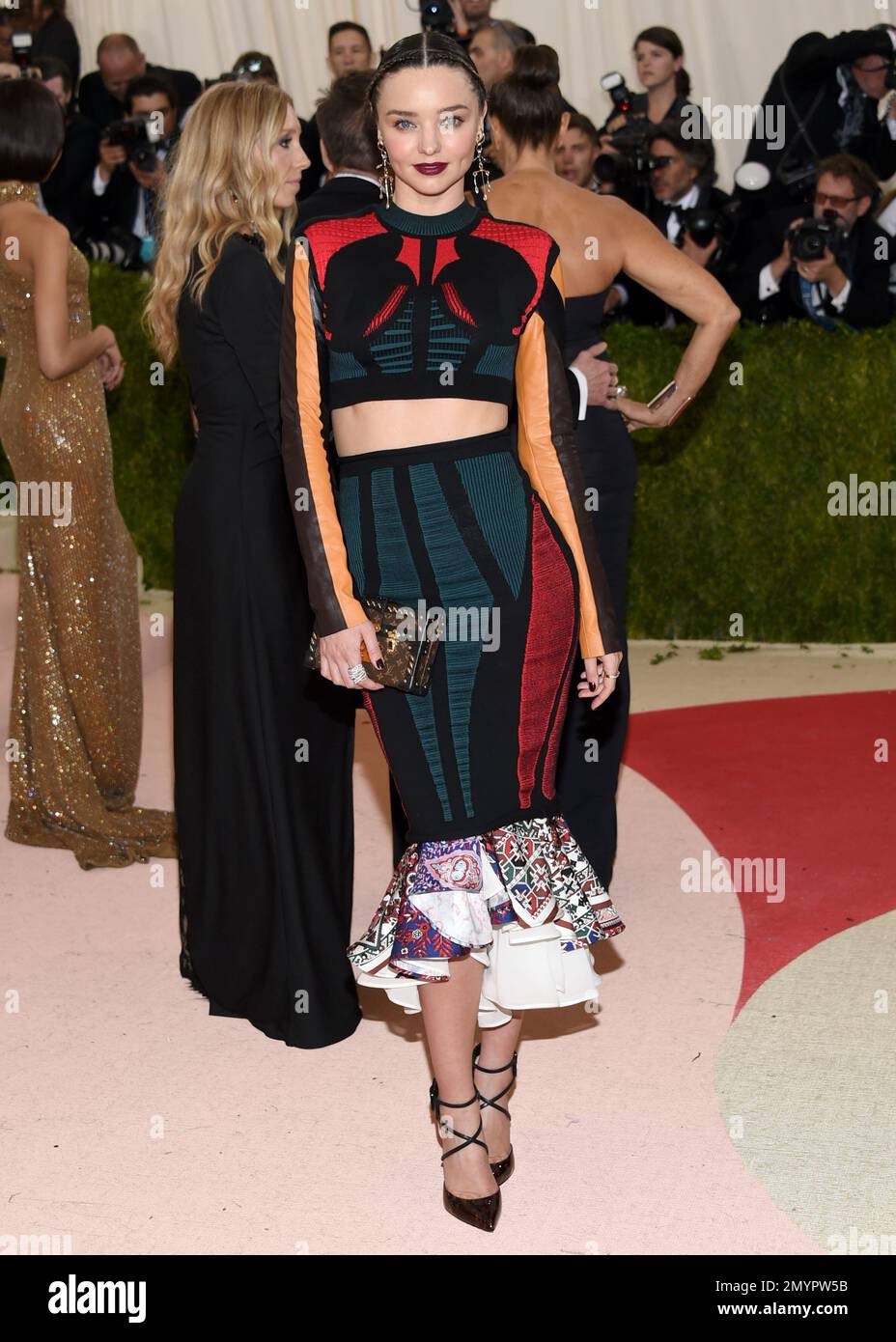 Miranda Kerr arrives at The Metropolitan Museum of Art Costume ...