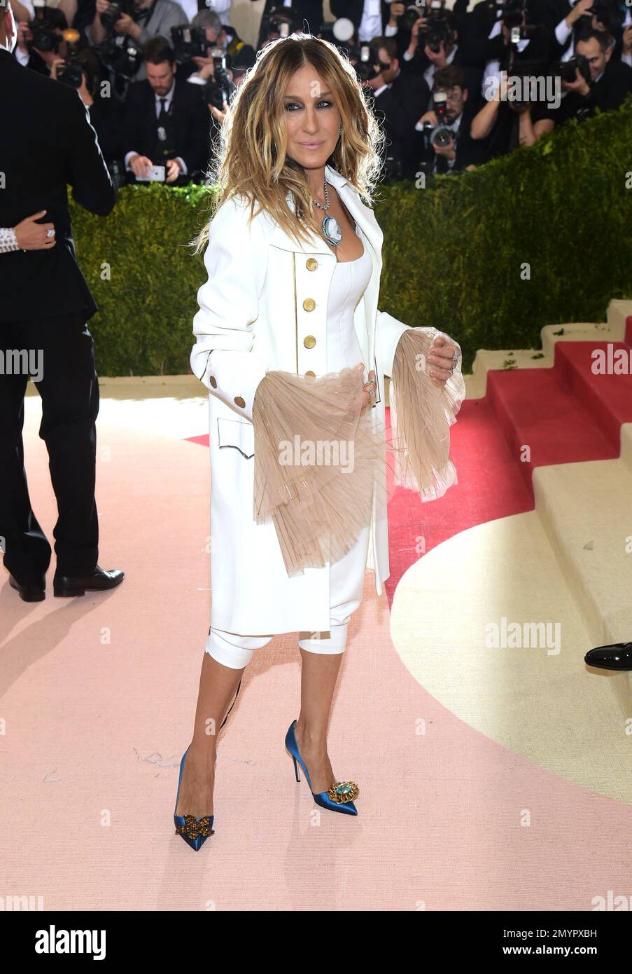Sarah Jessica Parker arrives at The Metropolitan Museum of Art Costume ...