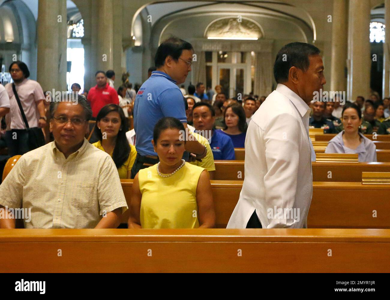 Philippine Presidential candidate Vice President Jejomar Binay, right ...