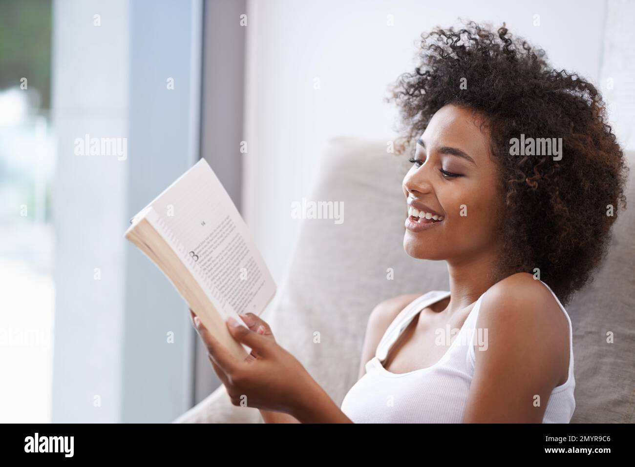 She cant put this book down. a beautiful woman reading a book Stock ...