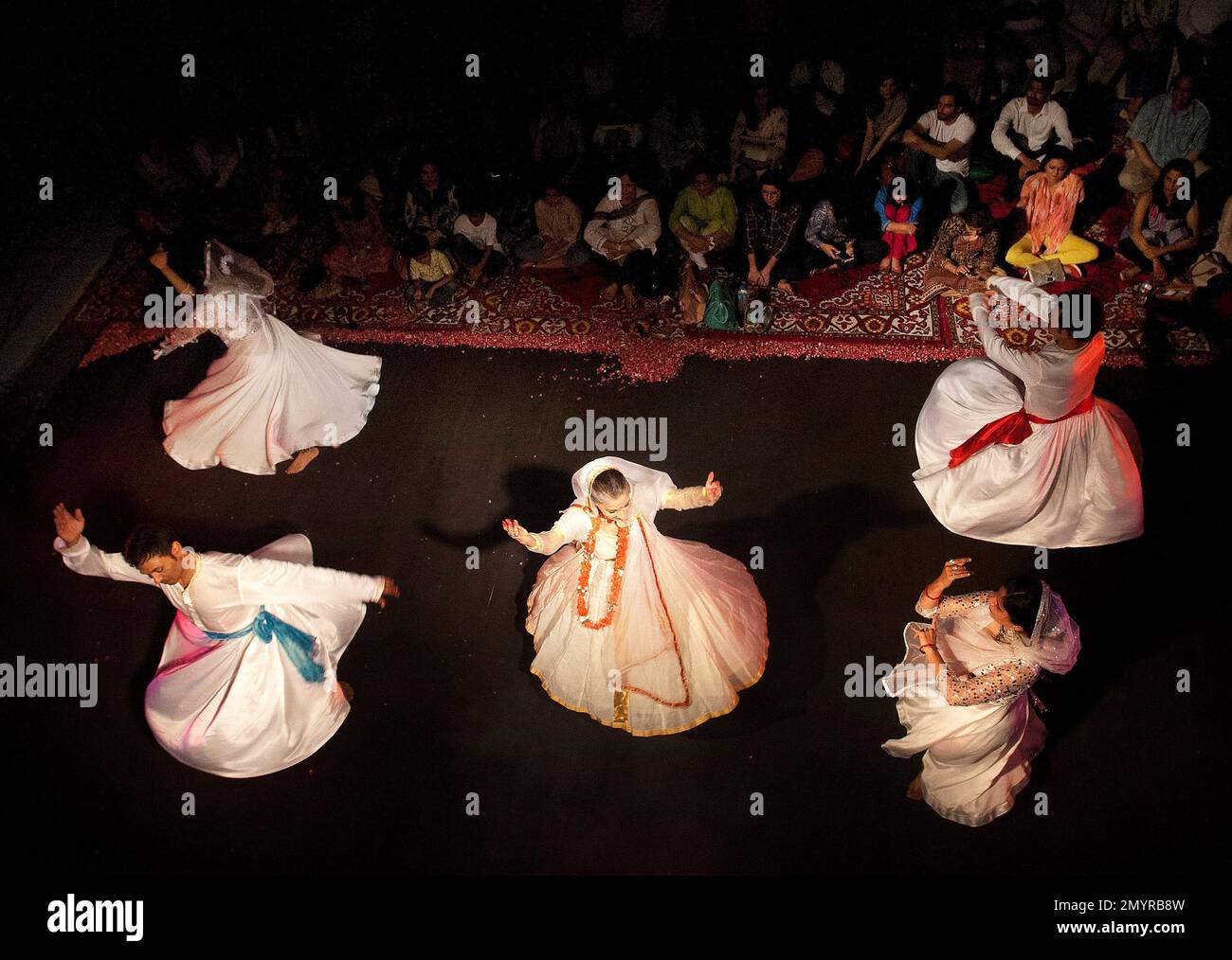 Pakistani artists present folk dance to celebrate the International ...