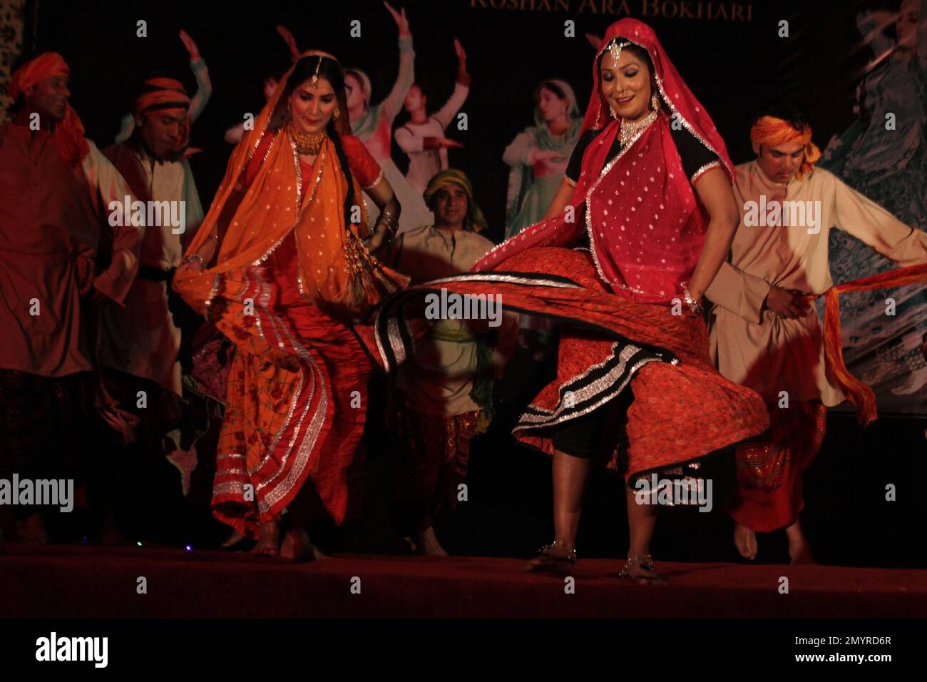 Pakistani artists present folk dance to celebrate the International ...