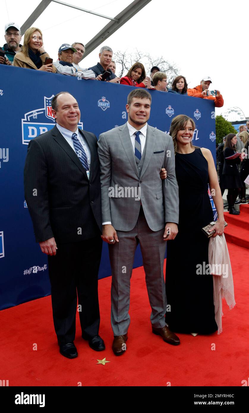 Michigan State’s Jack Conklin, center, poses for photos upon arriving ...