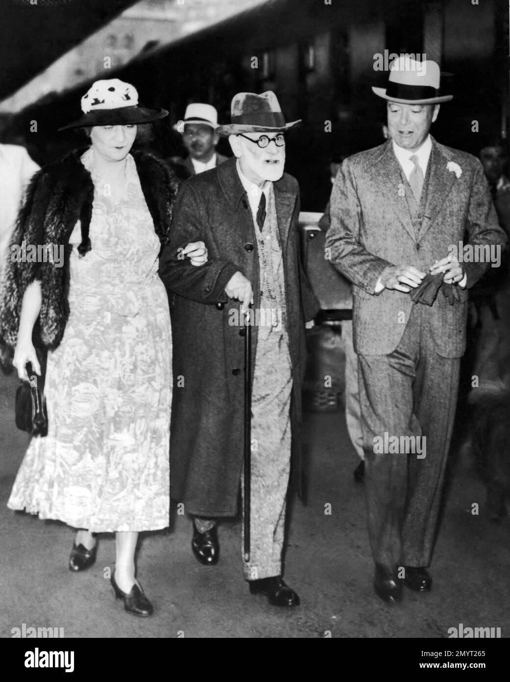Professor Sigmund Freud photographed at Victoria station, London, on ...