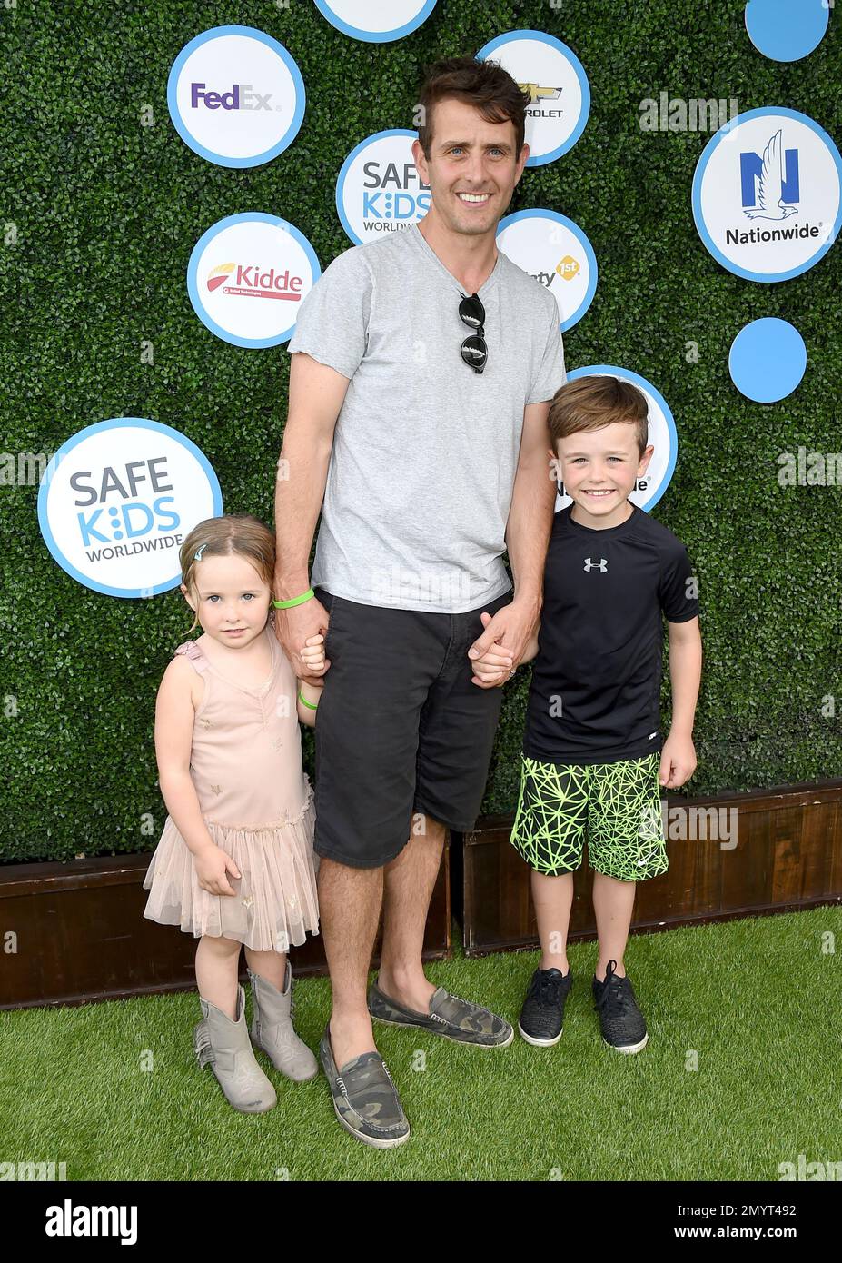 Joey McIntyre, center, and his children Rhys, right, and Kira, left ...