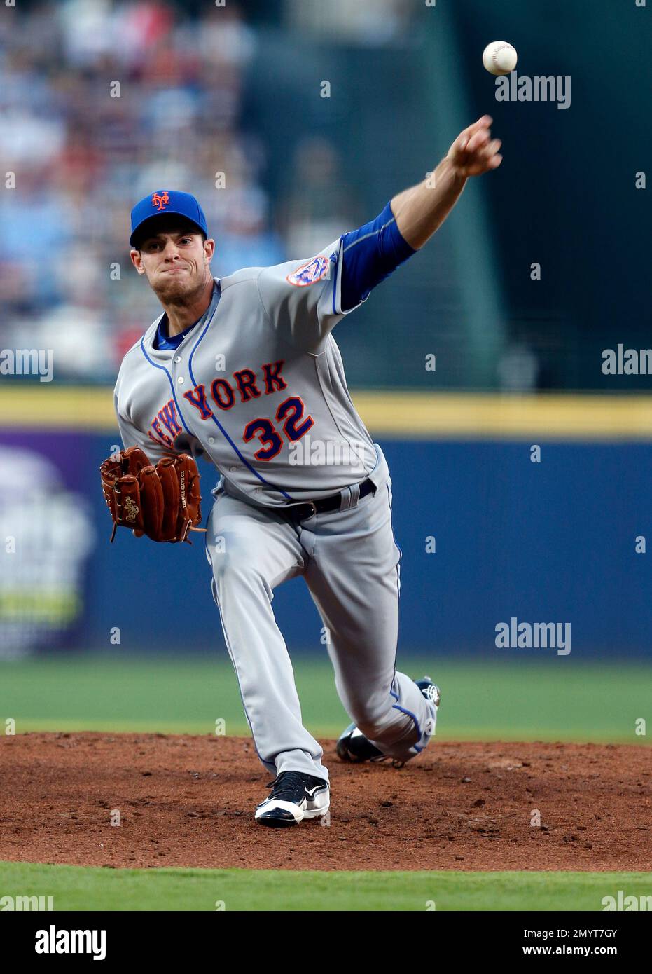 New York Mets starting pitcher Steven Matz (32) throws against the ...