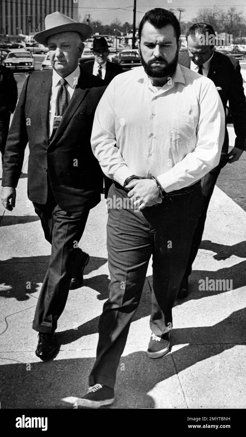 Wearing a heavy beard, Gary Steven Krist, right, arrives at DeKalb ...