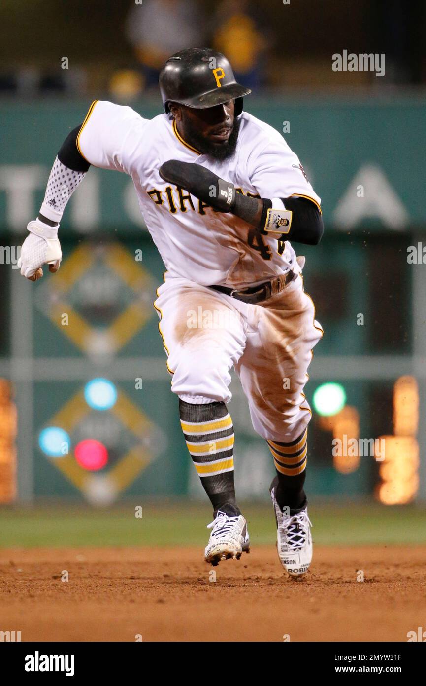 Pittsburgh Pirates' Josh Harrison (5) takes off from second during a ...