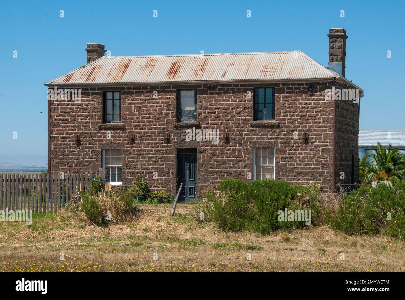 Historic stone farmhouse on the Pyrenees Highway near Carisbrook ...