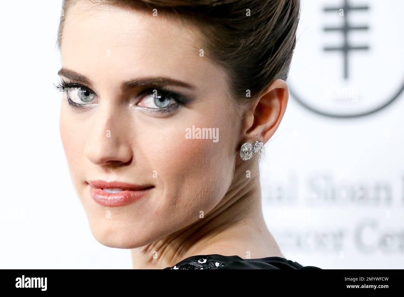 Allison Williams arrives at Sean Parker and the Parker Foundation's ...
