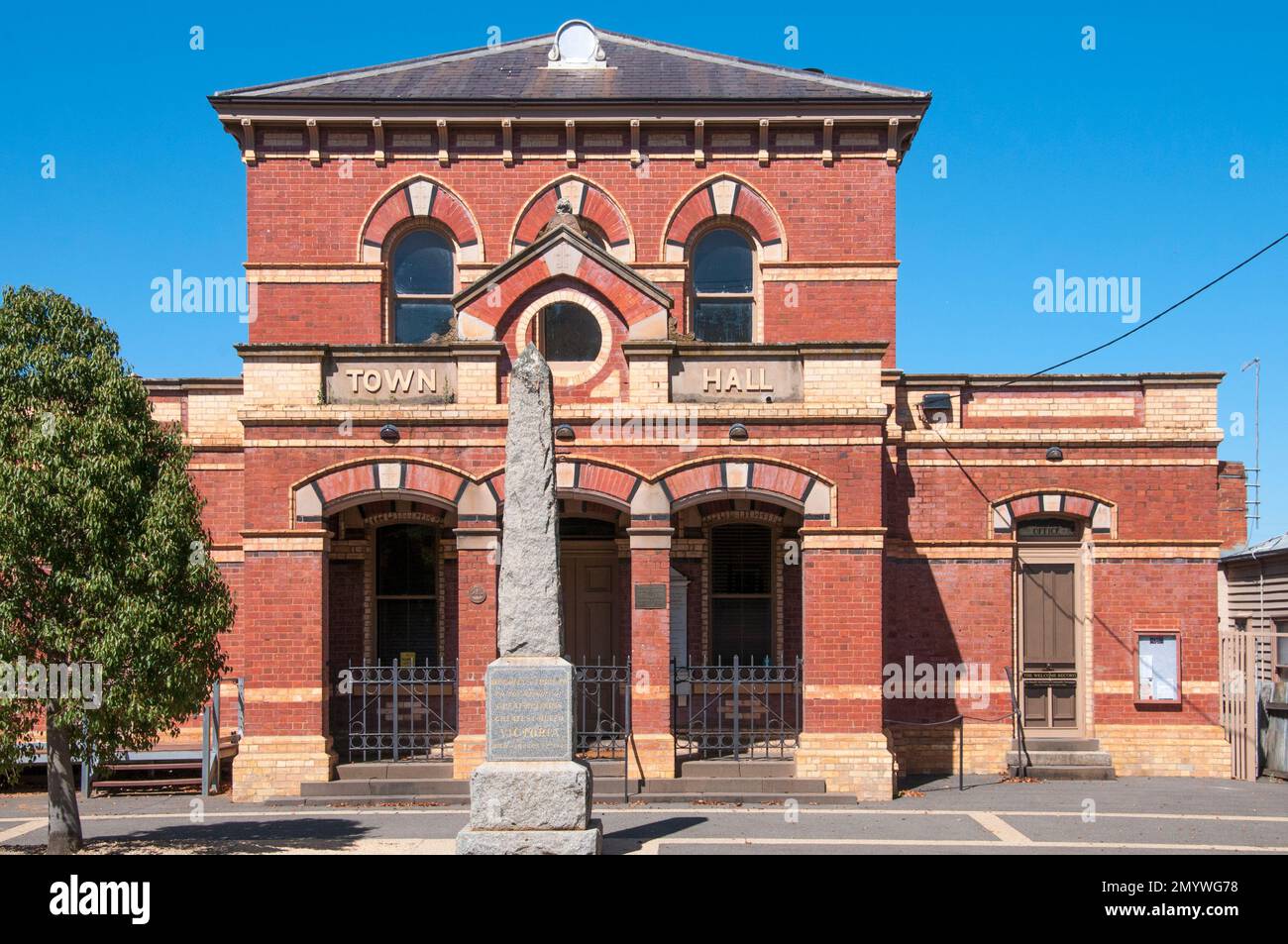 Former County Court and Town Hall (1884) on Broadway at Dunolly in the ...