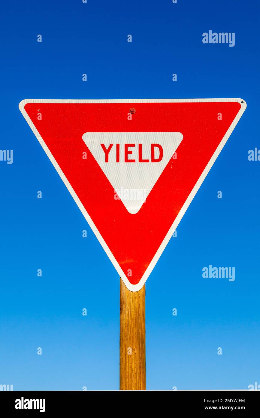 Yield sign california hi-res stock photography and images - Alamy