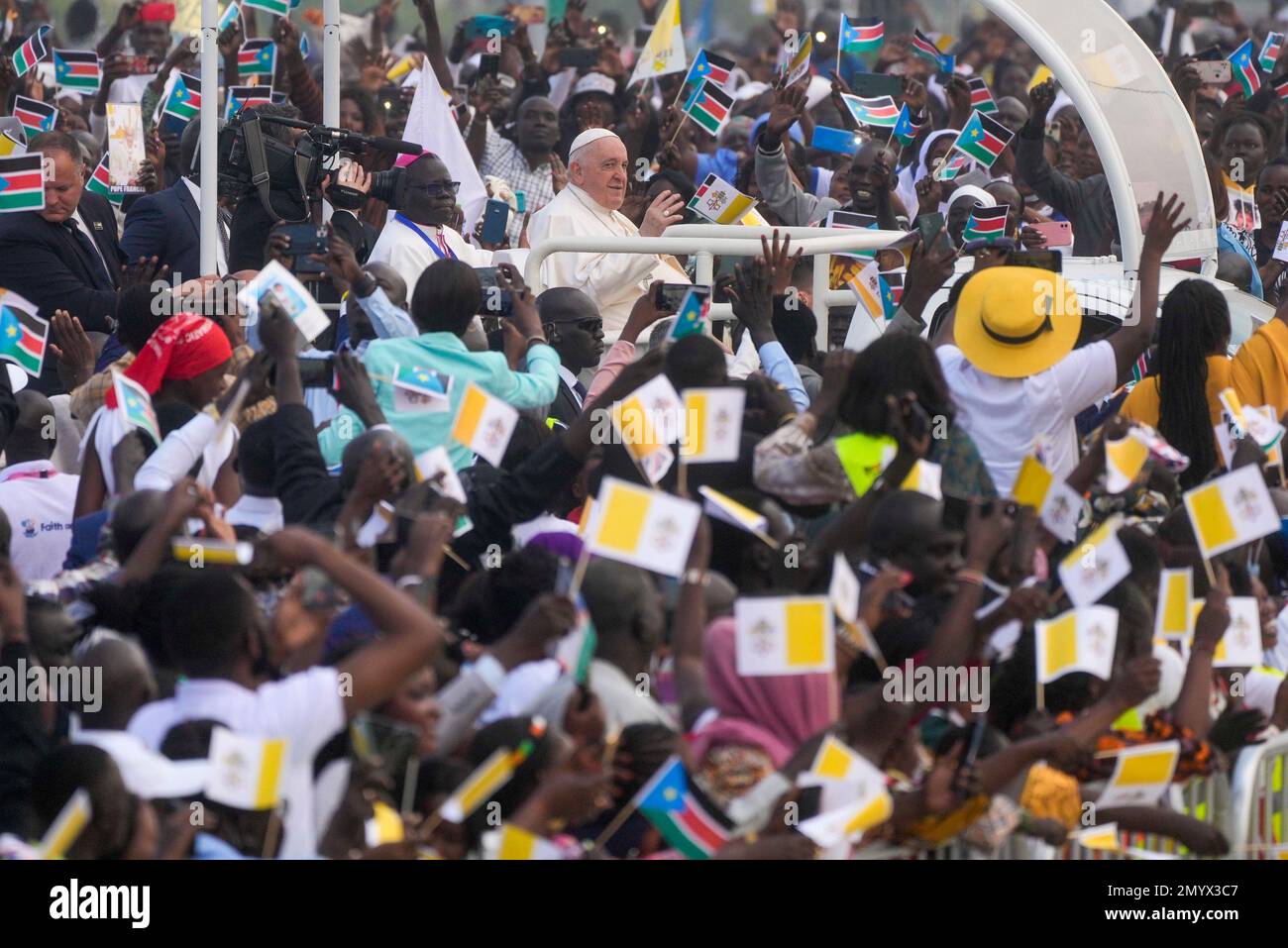 Pope Francis arrives to celebrate mass at the John Garang Mausoleum in ...