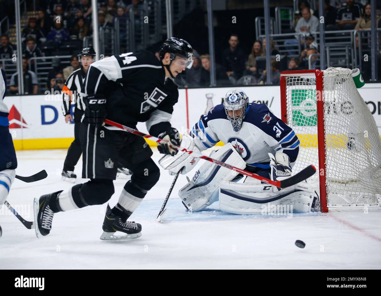 Ondrej Pavelec Save