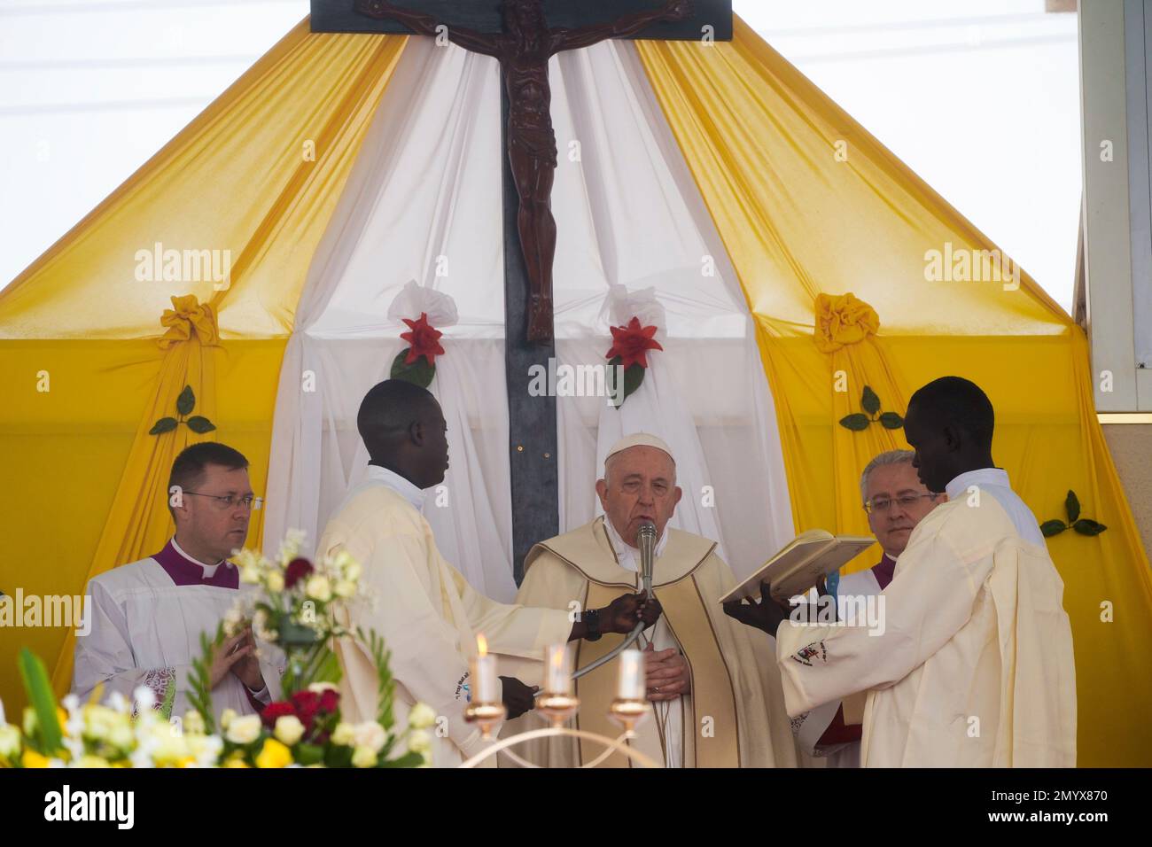 Pope Francis celebrates mass at the John Garang Mausoleum in Juba ...