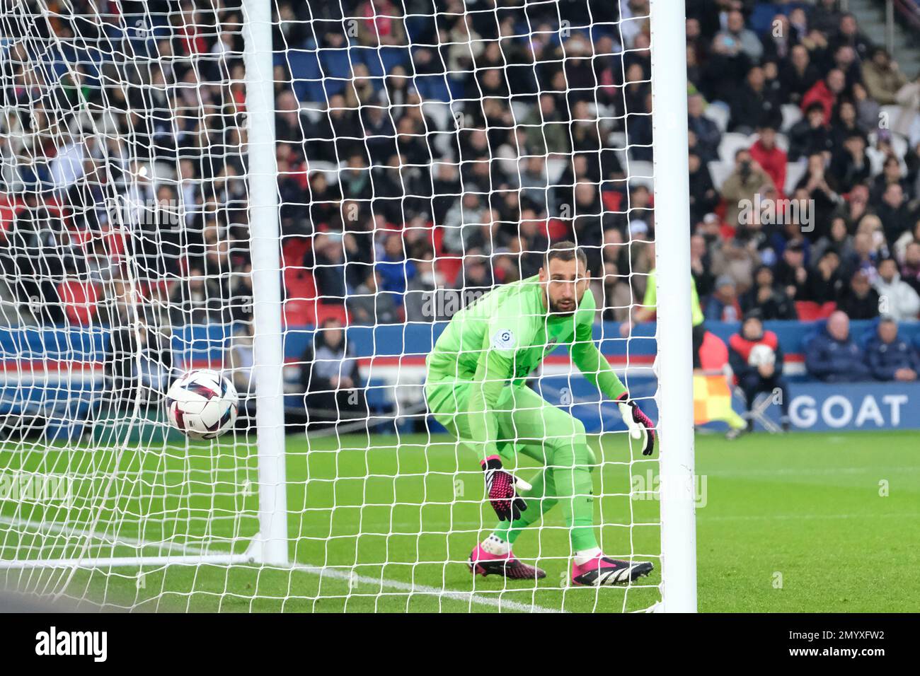 Lionel messi free kick psg hi-res stock photography and images - Alamy