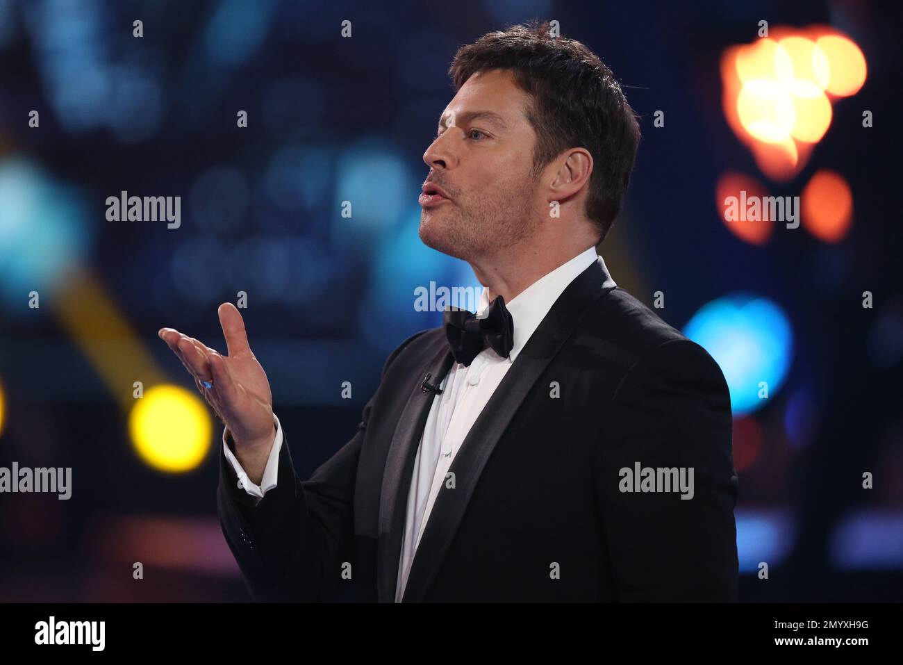 Harry Connick, Jr. blows a kiss at the "American Idol" farewell season ...