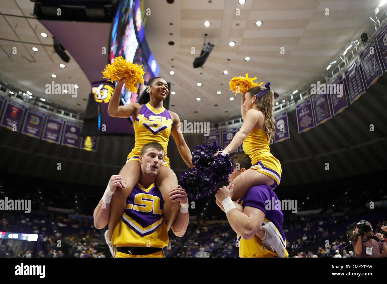 Alabama cheerleaders hi-res stock photography and images - Alamy