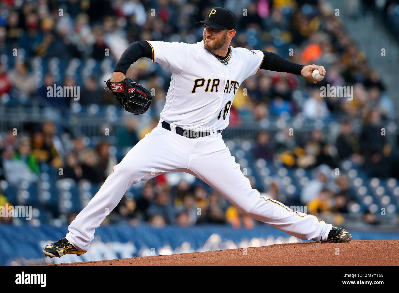 Pittsburgh Pirates starting pitcher Jonathon Niese (18) delivers during ...