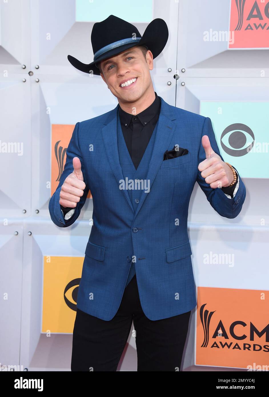 Dustin Lynch Without Shirt