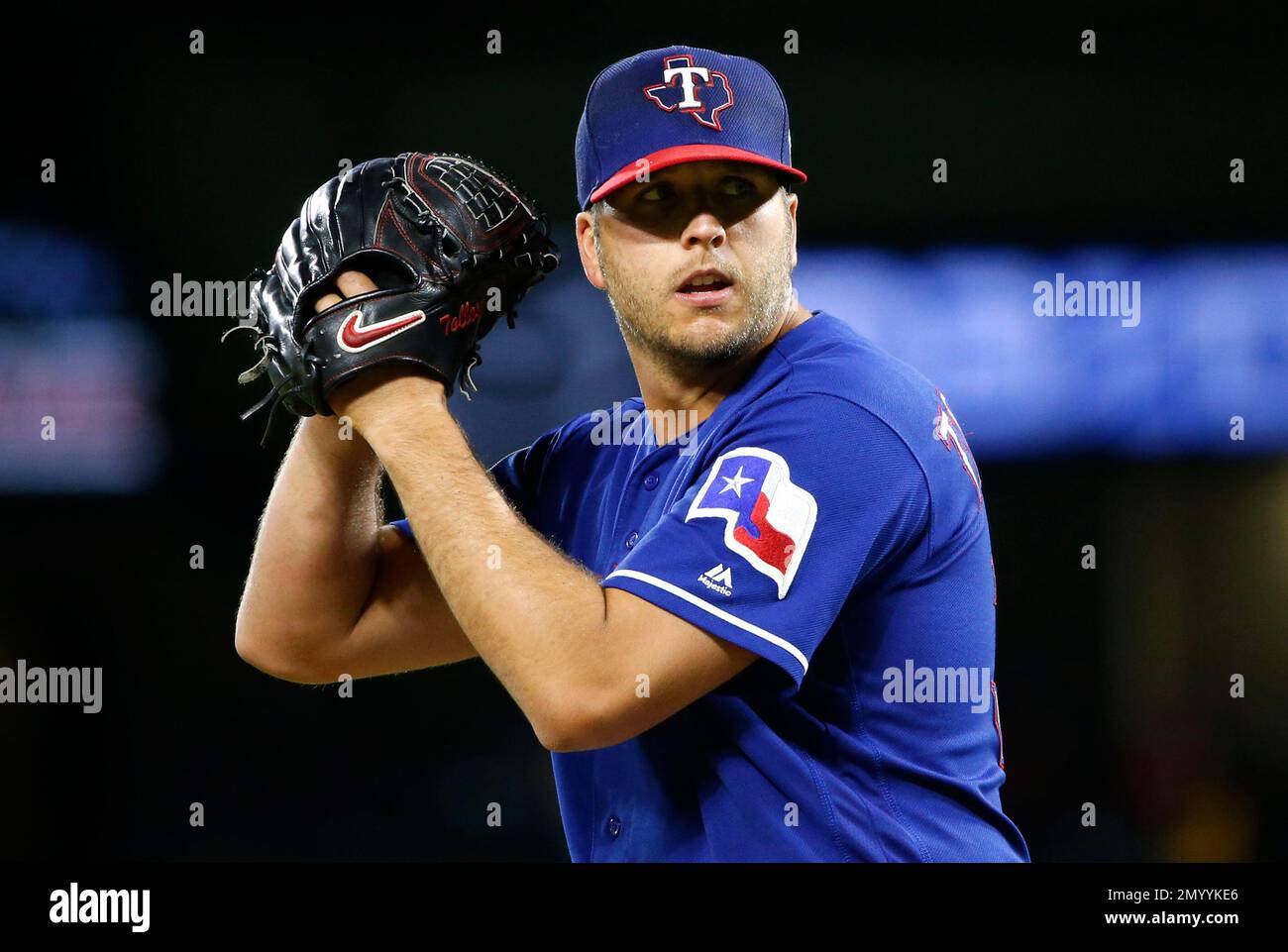 Texas Rangers relief pitcher Shawn Tolleson prepares to throw against ...