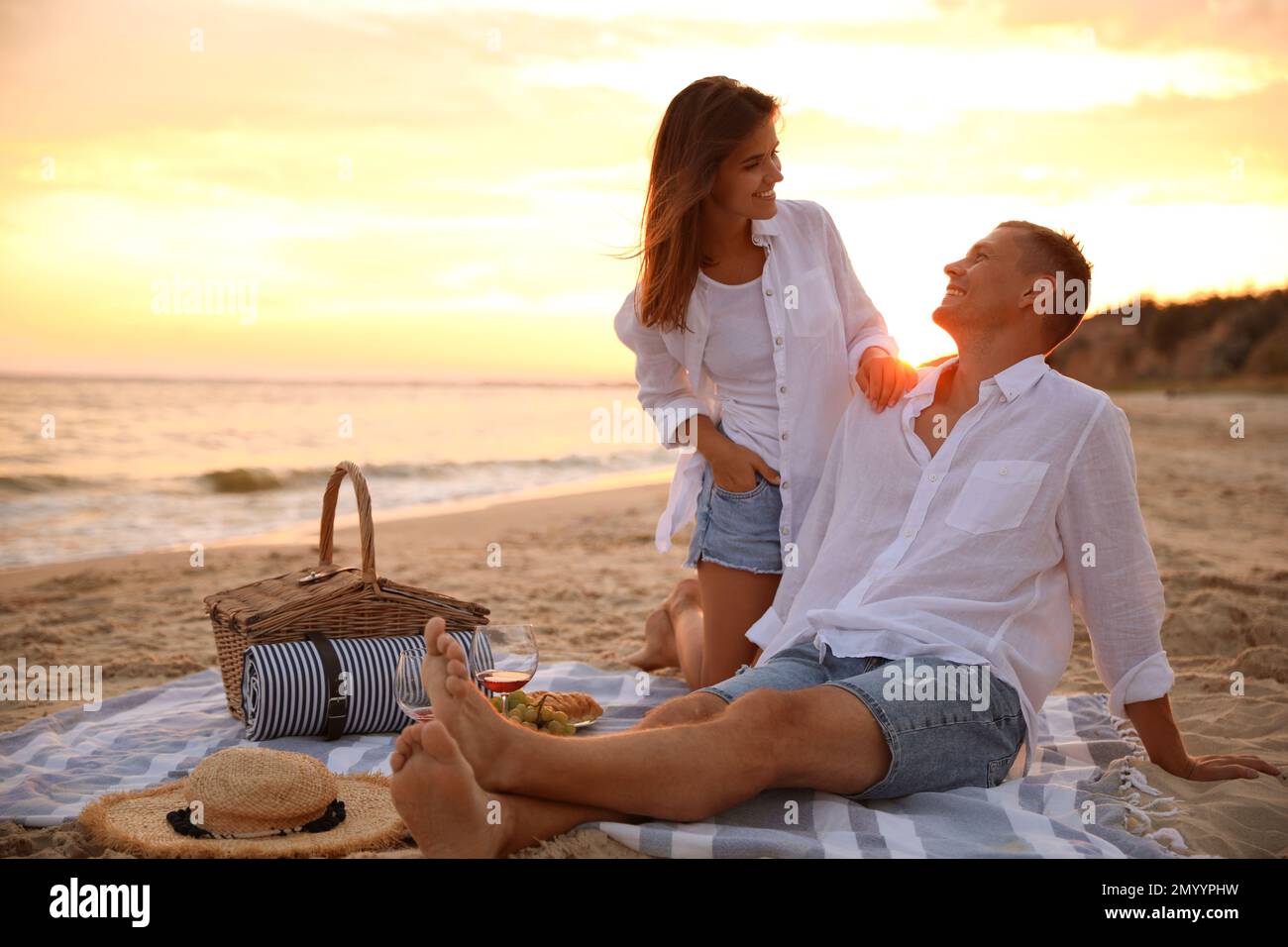 Couple having picnic on river hi-res stock photography and images - Alamy