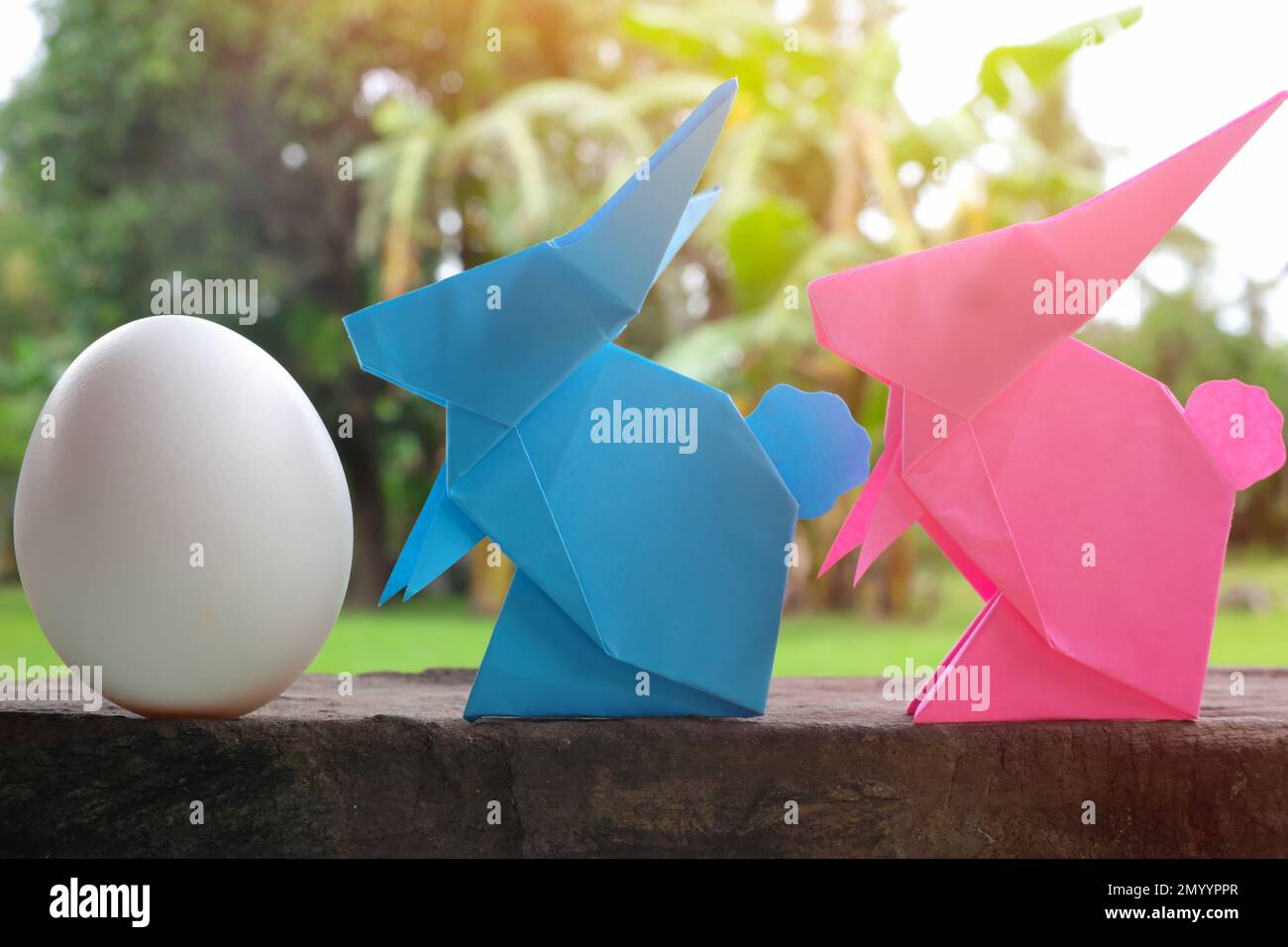 Bunny origami hi-res stock photography and images - Alamy