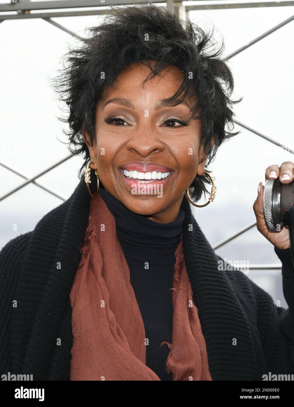 Singer Gladys Knight visits the 86th floor observation deck after ...