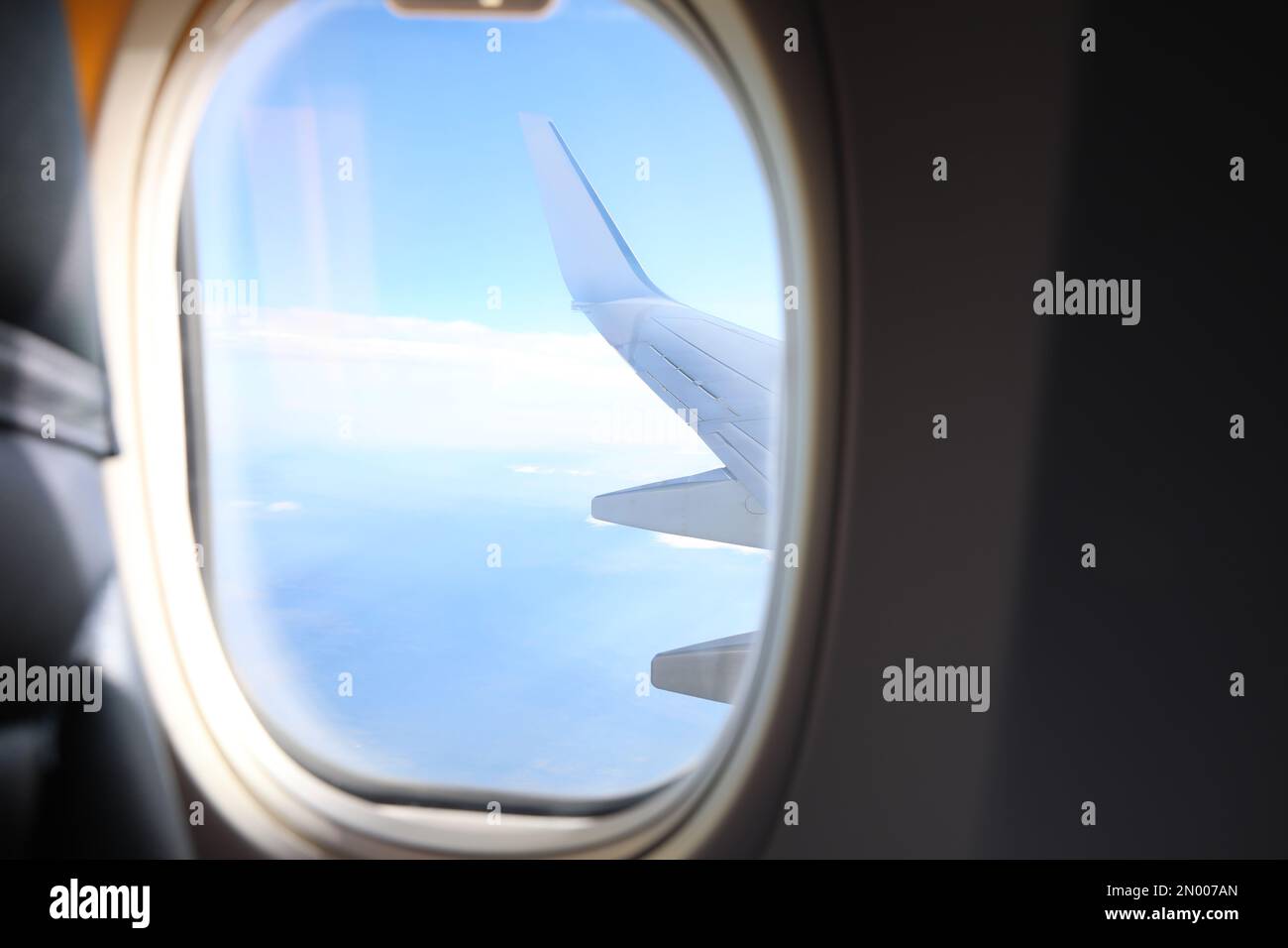 View ground through window airplane hi-res stock photography and images ...