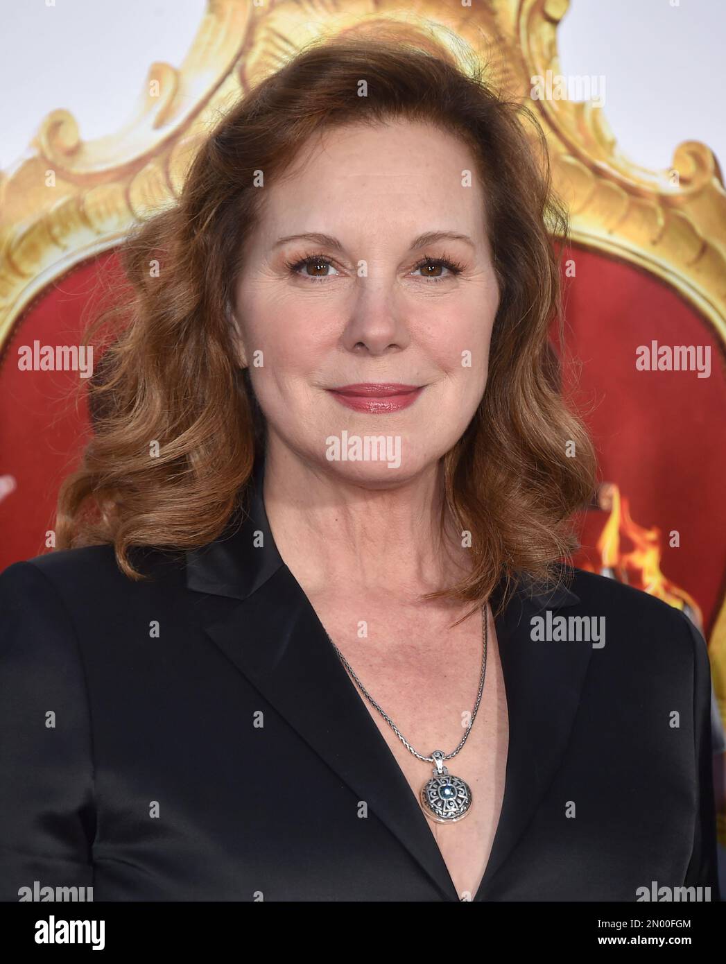 Elizabeth Perkins arrives at the world premiere of "The Boss" at the ...