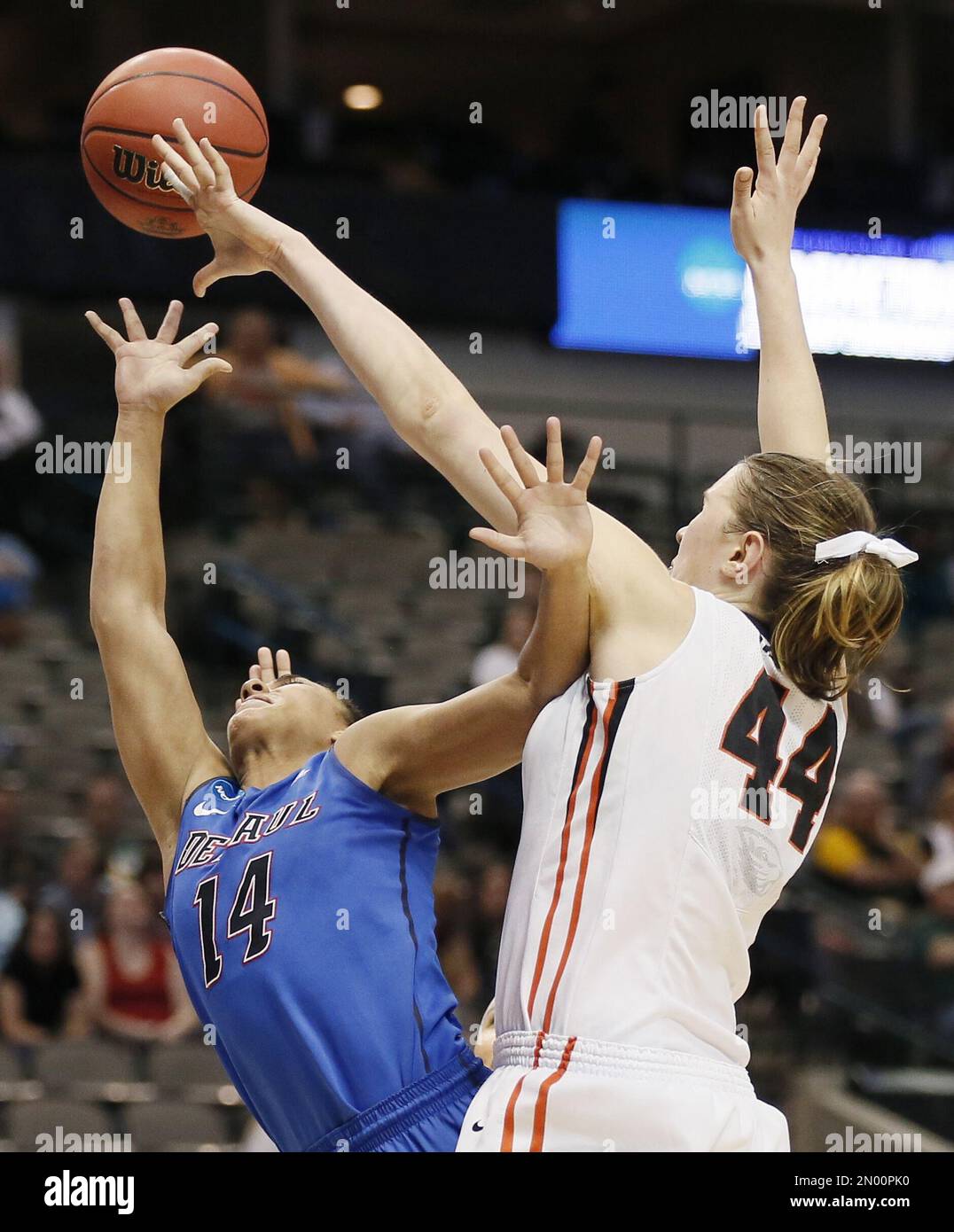 DePaul guard Jessica January (14) attempts a lay up as Oregon State ...
