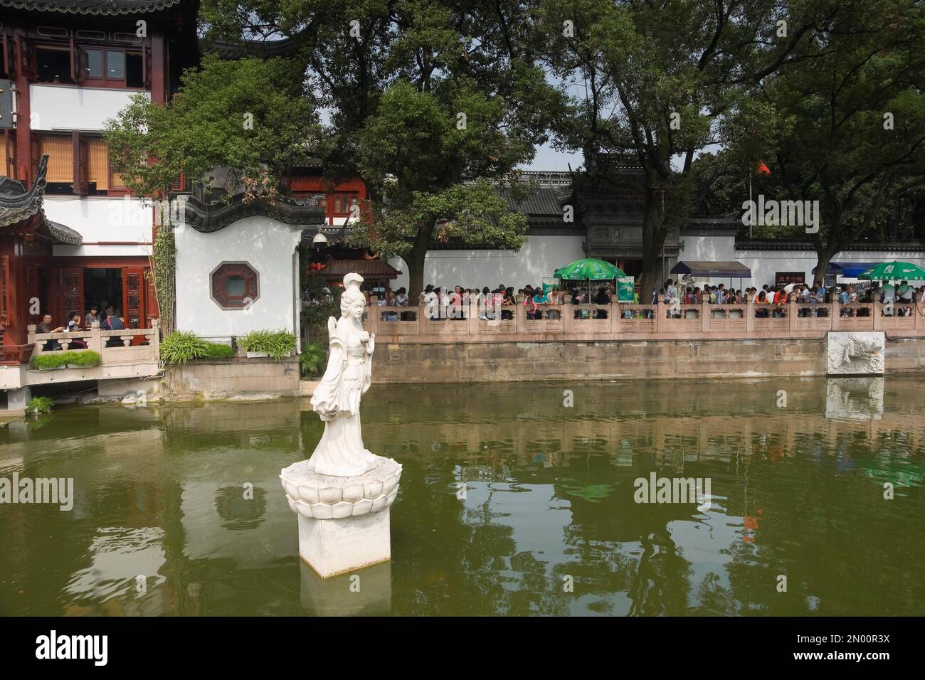 Shanghai chenghuang temple Stock Photo - Alamy