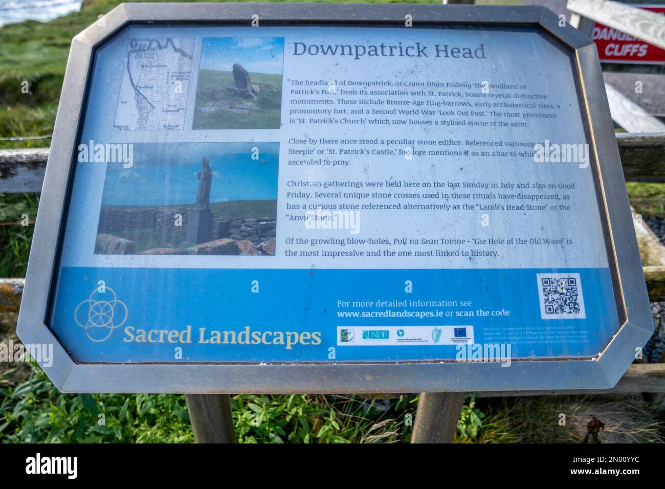 Saint patrick statue downpatrick hi-res stock photography and images ...