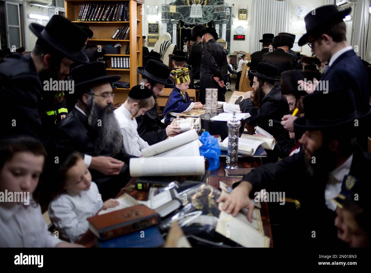 Jewish Orthodox men and children of the Tzanz Hasidic dynasty community ...