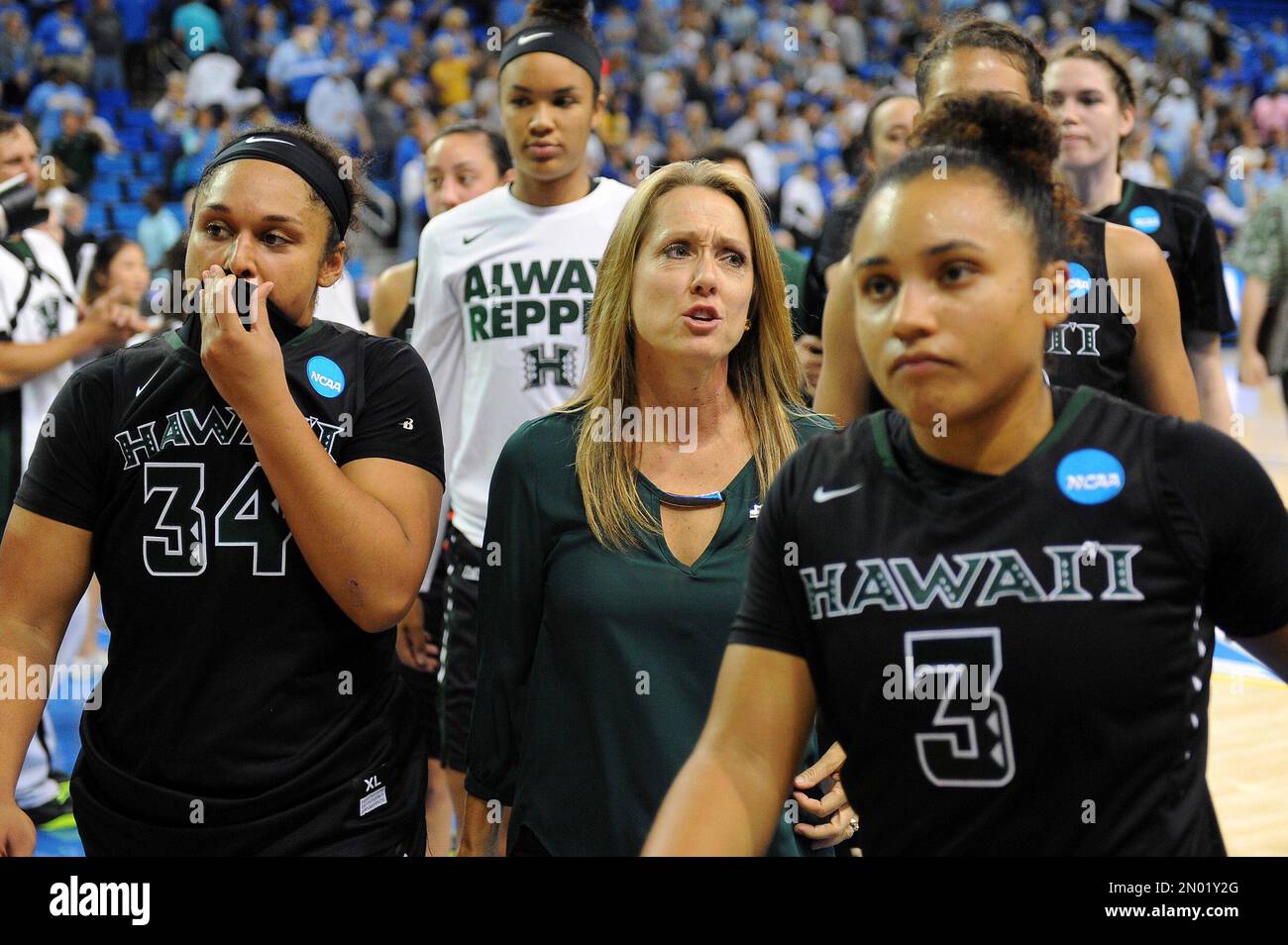 Hawaii head coach Laura Beeman, center, acknowledges Hawaii fans as her ...