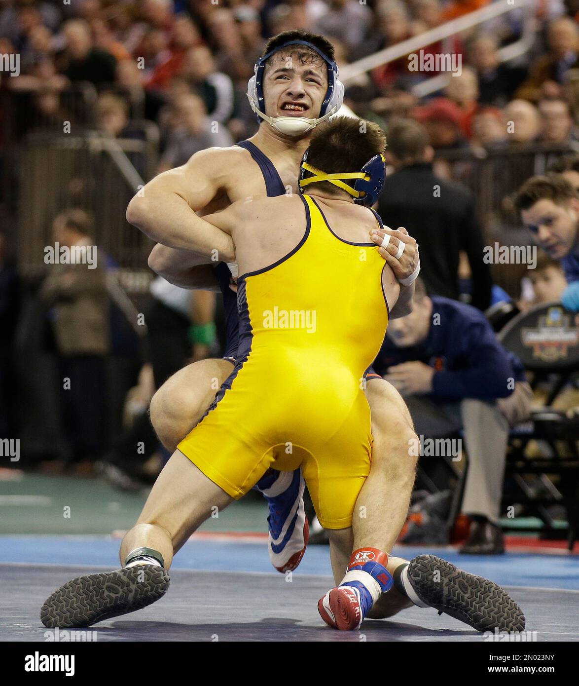 Illinois' Isaiah Martinez, left, tries to avoid a takedown by Kent ...
