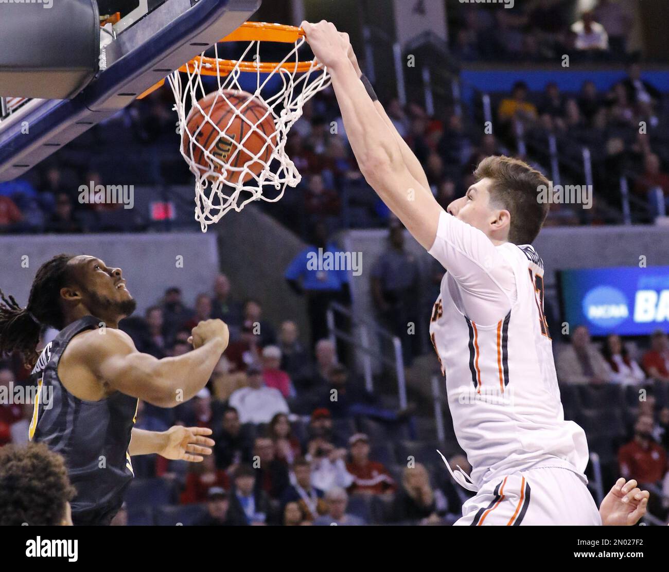Oregon State forward Drew Eubanks (12) dunks in front of Virginia ...