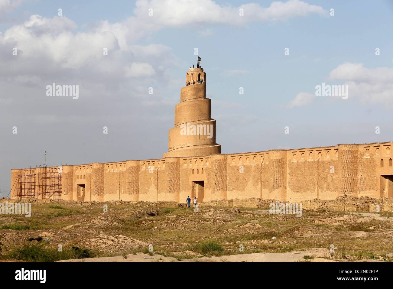 People visit the al-Malwiya minaret at the Al-Mutawakkil Mosque in ...