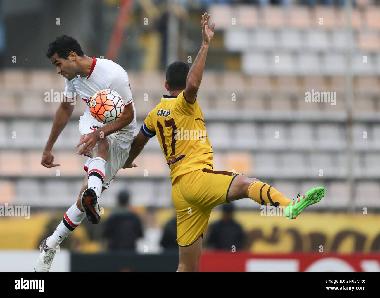 Alan Kardec of Brazil's Sao Paulo, left, fights for the ball with ...