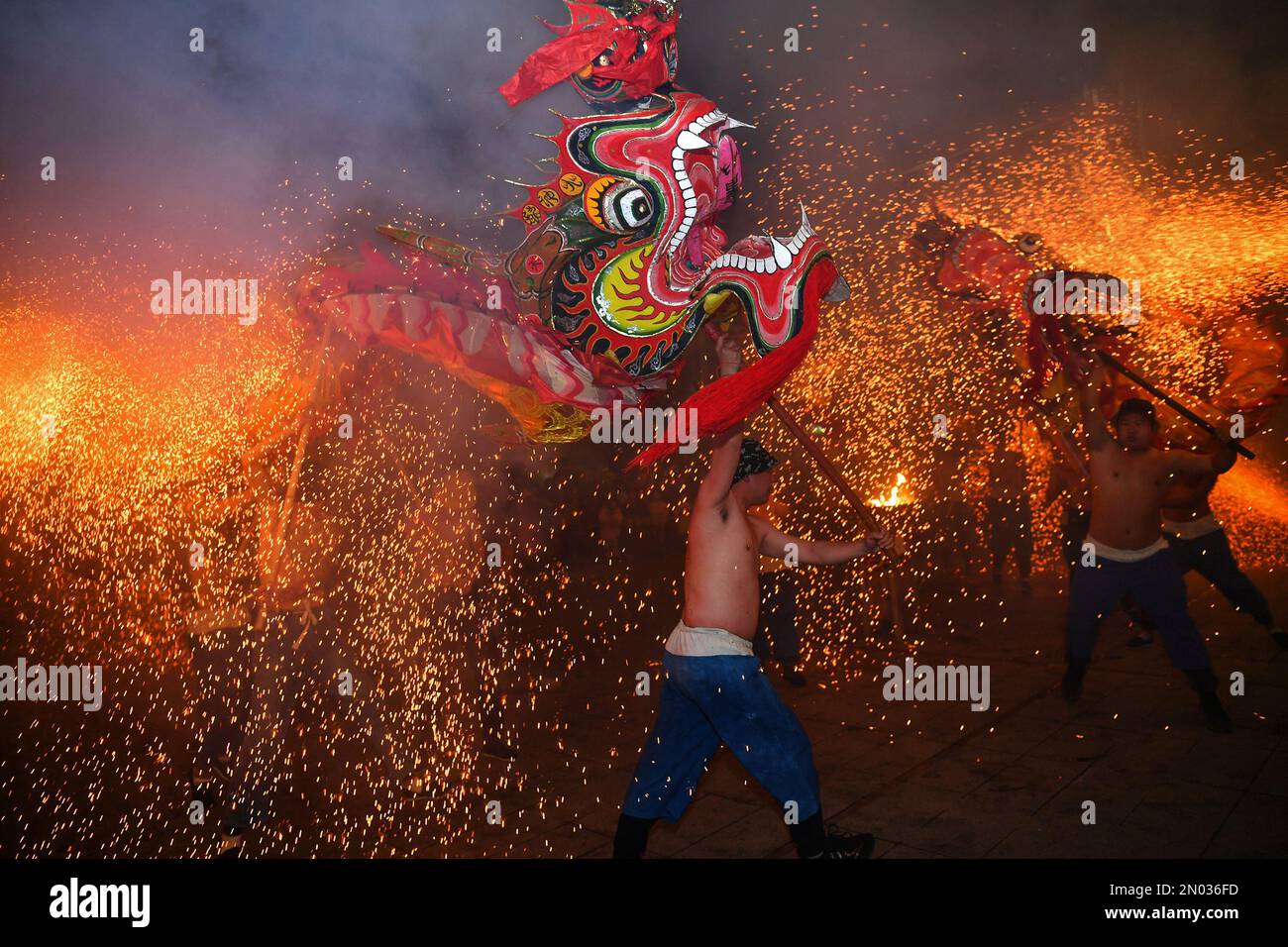 Baojing, Hunan. 5th Feb, 2023. Folk artists perform a fire dragon dance ...