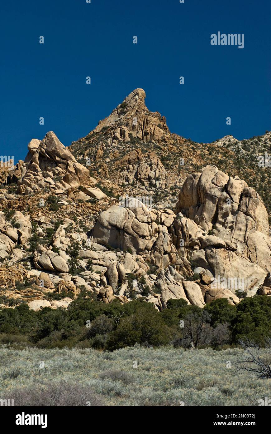 Rocks around Caruthers Canyon in New York Mountains at Mojave National ...