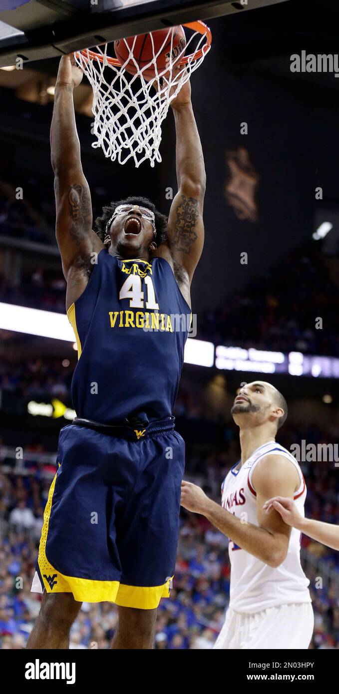 West Virginia's Devin Williams (41) gets past Kansas' Perry Ellis to ...