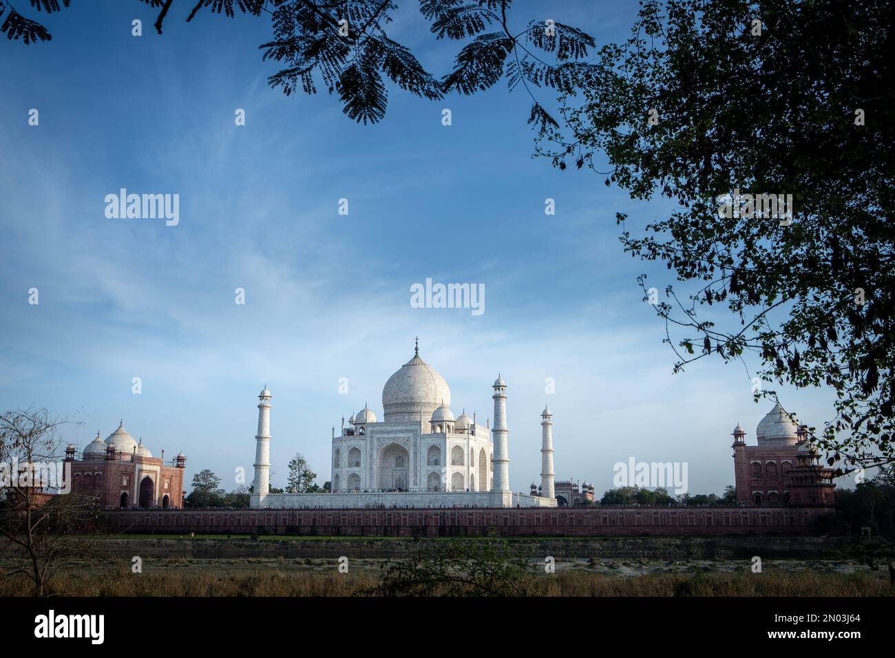 The splendid Taj Mahal, Islamic ivory-white marble mausoleum against ...